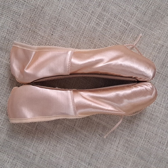 chacott | Shoes | Chacott Veronese Pink Silk Pointe Ballet Shoes Nwot ...